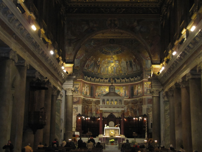 THE INTERIOR OF THE ROMAN CHURCHES - ROMAINTERACTIVE